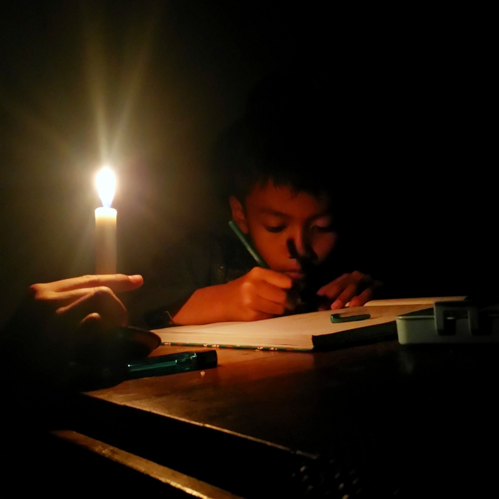 6 Aktivitas Bermanfaat Yang Bisa Kita Lakukan Saat Mati Lampu Halaman 1 6-aktivitas-bermanfaat-yang-bisa-kita-lakukan-saat-mati-lampu-halaman-1
