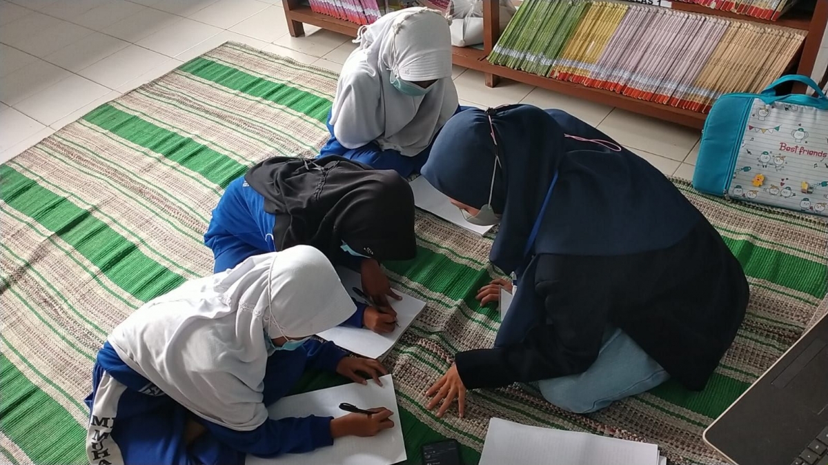Mahasiswa KKN BTV 3 UNEJ Berikan Edukasi Literasi untuk Anak Usia ... Mahasiswa KKN BTV 3 UNEJ Berikan Edukasi Literasi untuk Anak Usia ...