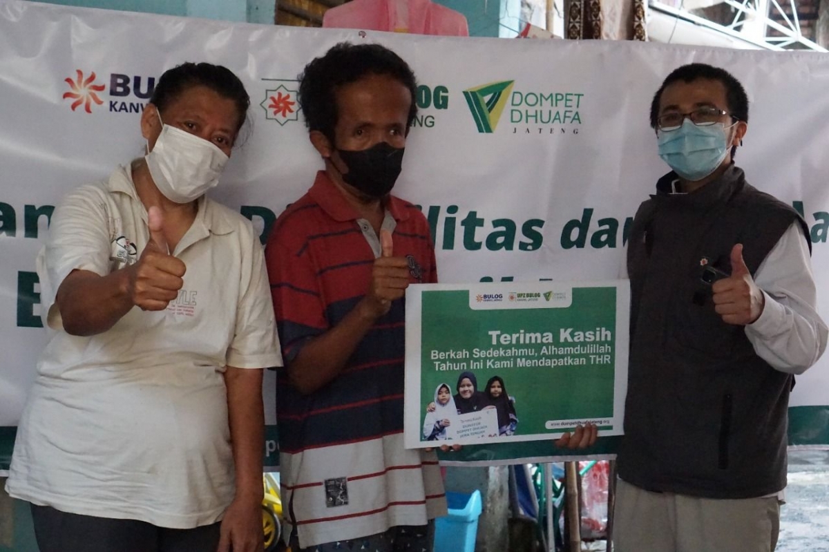 UPZ PERUM Bulog Kanwil Jateng dan DDJAteng Salurkan THR untuk Mualaf ... UPZ PERUM Bulog Kanwil Jateng dan DDJAteng Salurkan THR untuk Mualaf ...