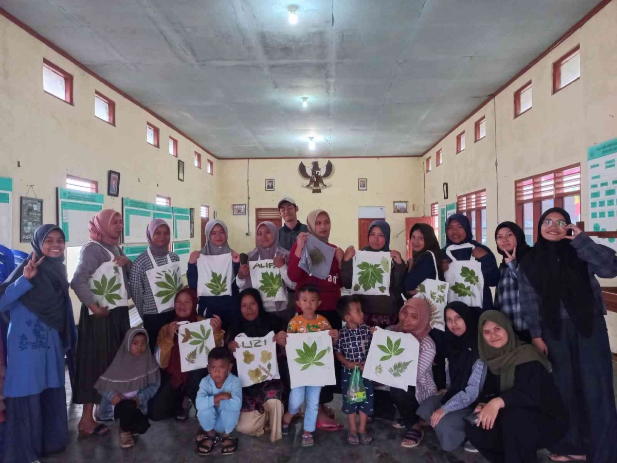 Mahasiswa KKN UNNES GIAT 3 Adakan Pelatihan Ecoprint Guna Mewujudkan ... Mahasiswa KKN UNNES GIAT 3 Adakan Pelatihan Ecoprint Guna Mewujudkan ...
