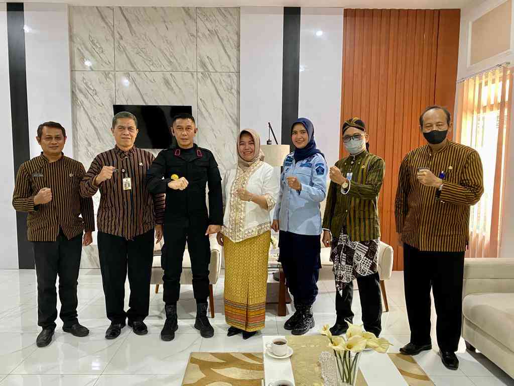 Kalapas Narkotika Nusakambangan Gandeng Disdukcapil guna Pemutakhiran ... Kalapas Narkotika Nusakambangan Gandeng Disdukcapil guna Pemutakhiran ...