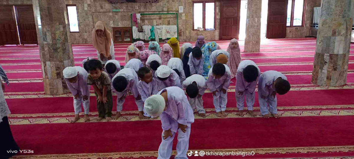 Pentingnya menanamkan nilai agama dan moral pada anak usia dini ... Pentingnya menanamkan nilai agama dan moral pada anak usia dini ...