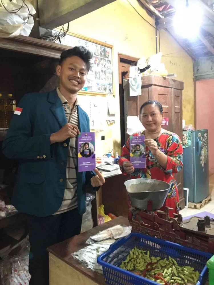 Digitalisasi Menggunakan Aplikasi Buku Warung Pada Pelaku Umkm Di Desa