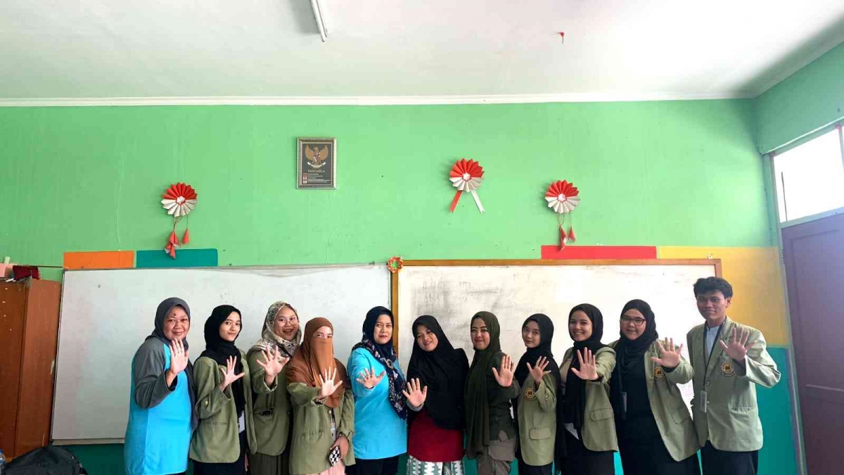 Pelatihan Pembuatan Media Pembelajaran Berbasis Teknologi Menggunakan
