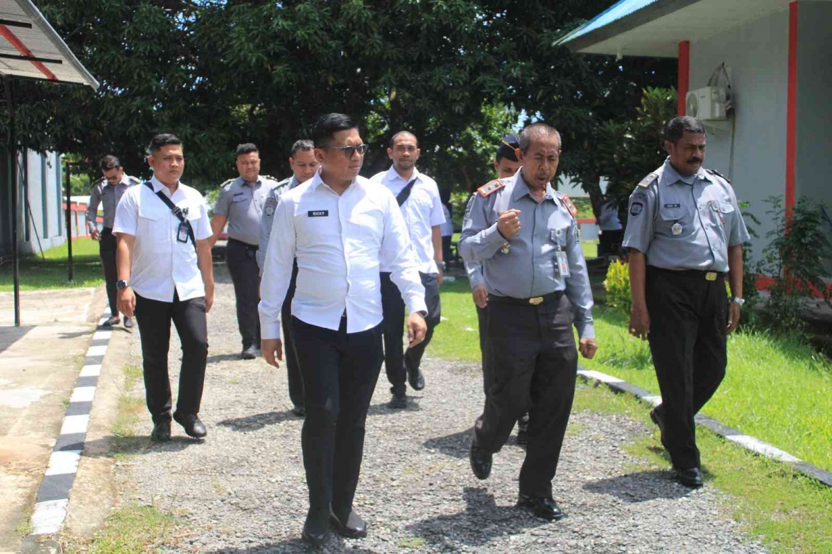 Perdana, Kakanwil Ditjen PAS Maluku Sambangi Rupbasan Ambon ... Perdana, Kakanwil Ditjen PAS Maluku Sambangi Rupbasan Ambon ...