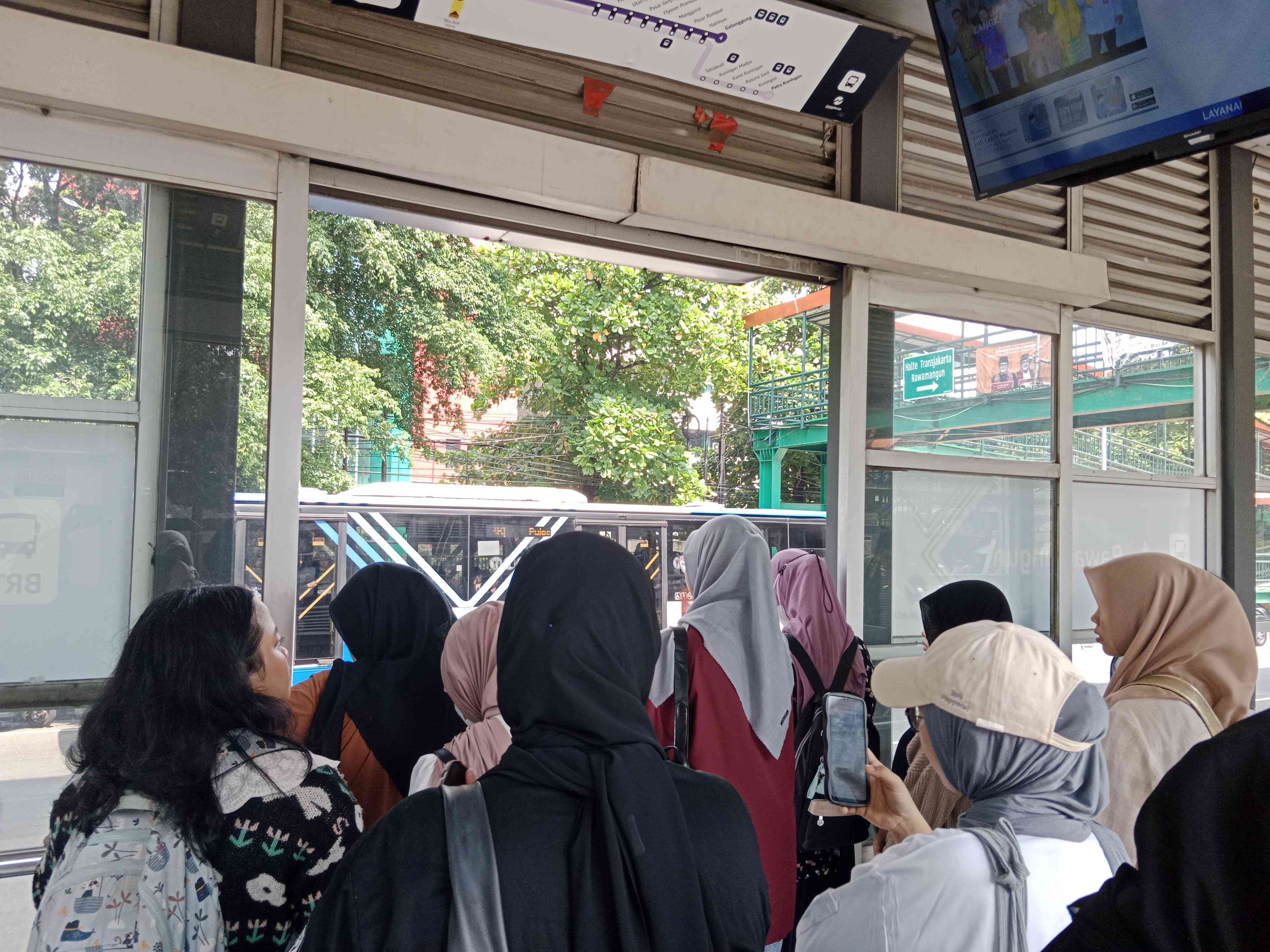 Halte Universitas Negeri Jakarta